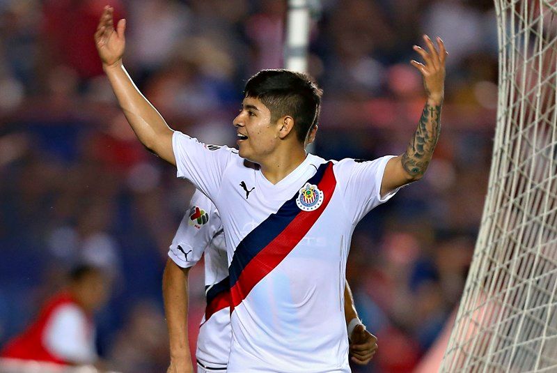 ‘Chofis’ López se quedará en Chivas y causa enojo entre la afición - El ...