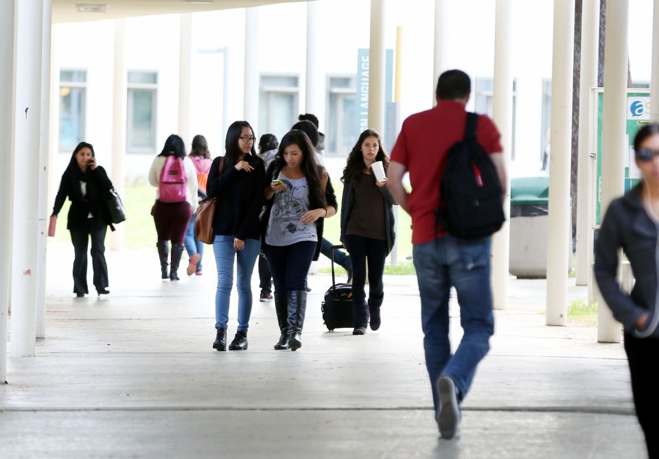Ir a la universidad es cada vez más difícil para los latinos - El Diario NY