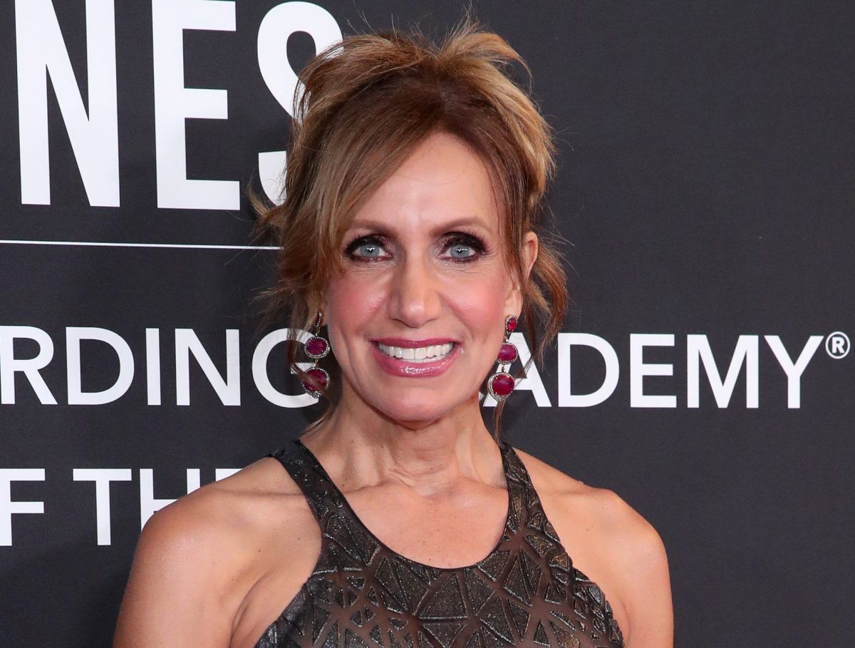 En Un Yate Y Con Bikini Lili Estefan Presumió Sus Piernas De Bailarina