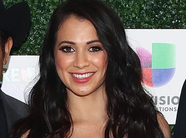 La ultraceñida blusa de Carla Medrano de “El bueno, la mala y el feo ...