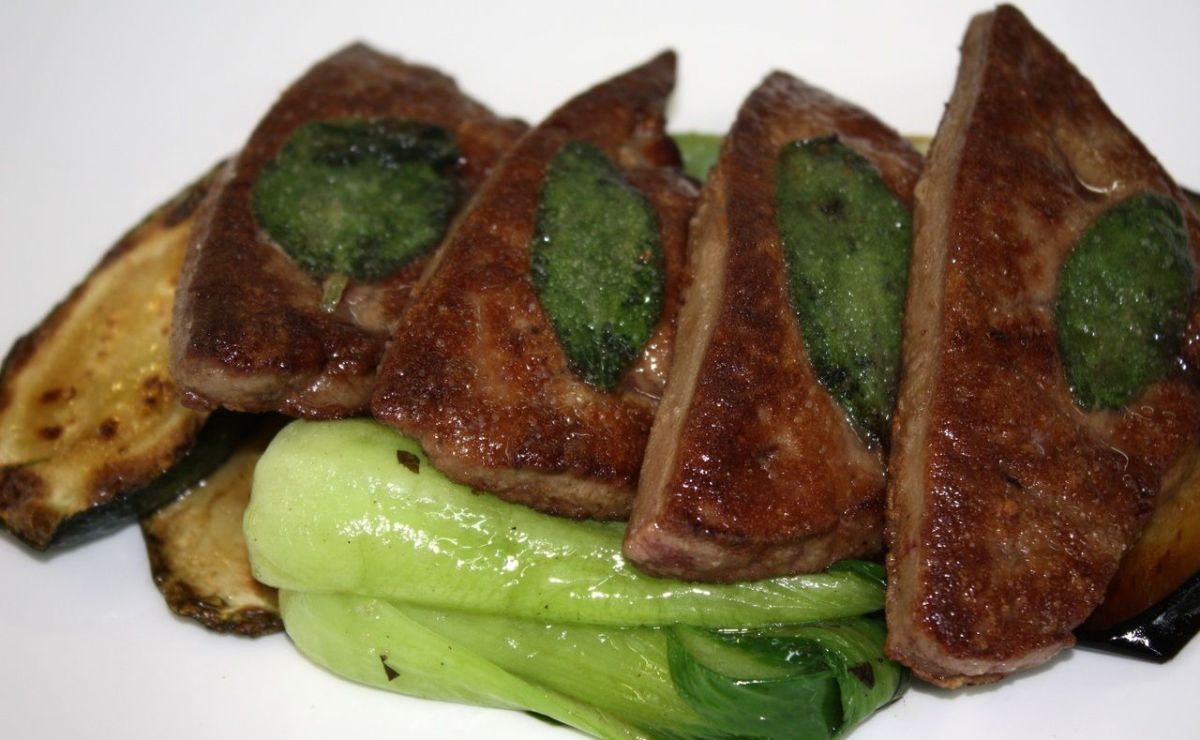 Cuáles son los grandes beneficios (y riesgos) del hígado de res y cómo ...