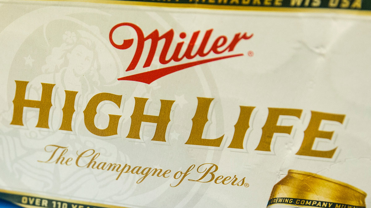 Cerveza Miller High Life vende copas que se conectan con WiFi para ...
