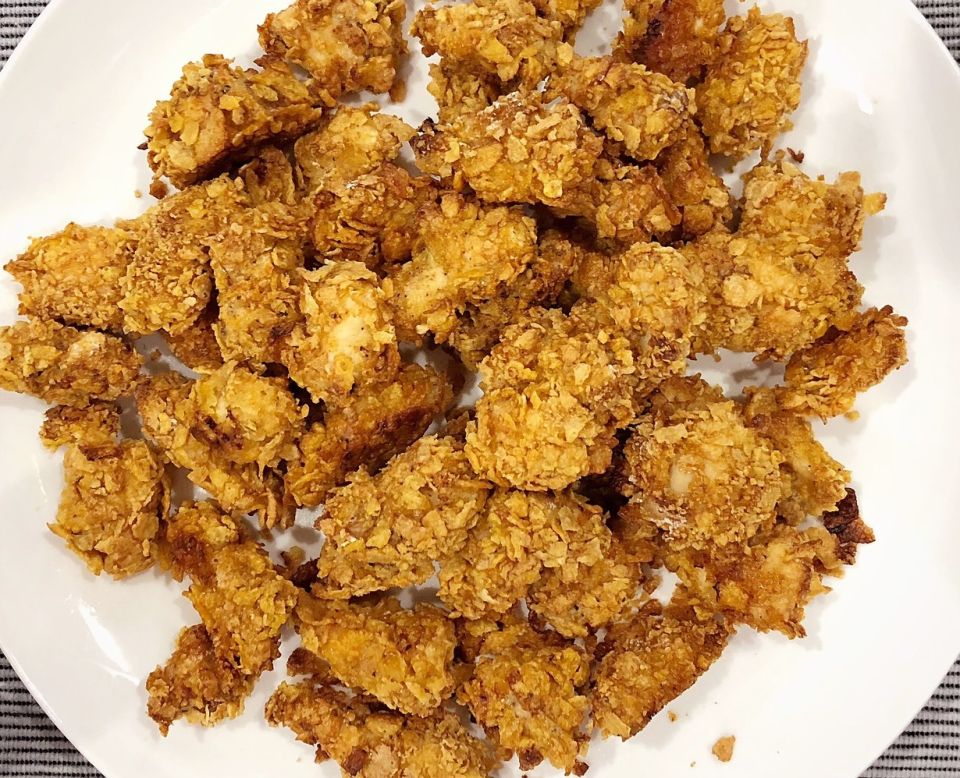 Cómo empanizar tus filetes de pollo con un ingrediente más saludable ... Cómo empanizar tus filetes de pollo con un ingrediente más saludable ...