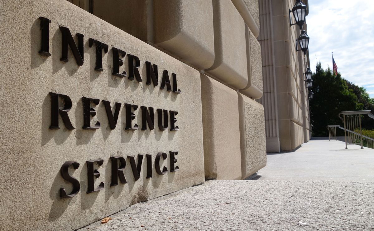 IRS divulgó por error información confidencial de unos 120,000 ...