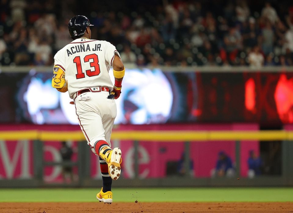 ¡Casi 500 pies! Ronald Acuña dio un batazo gigantesco y se lo “perreó ...