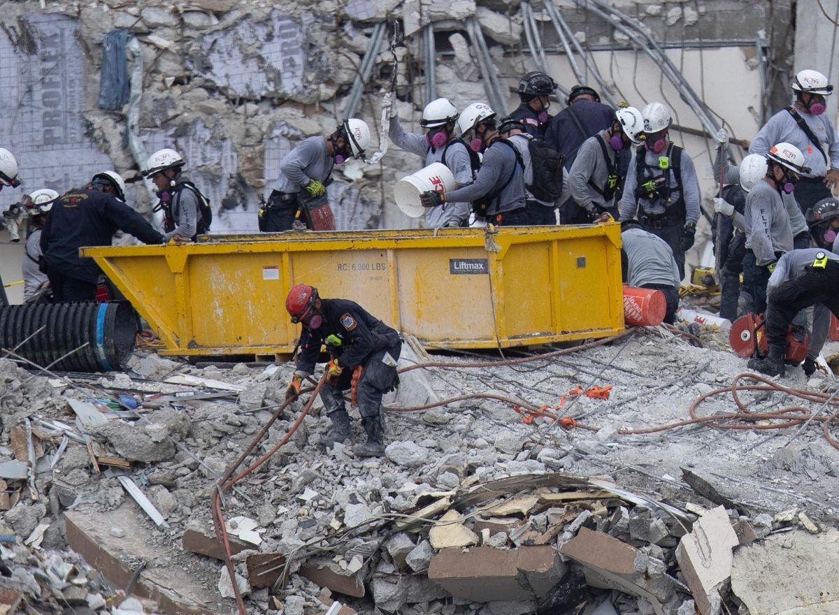 Suspenden búsqueda de cuerpos en edificio colapsado en Miami ante temor ...
