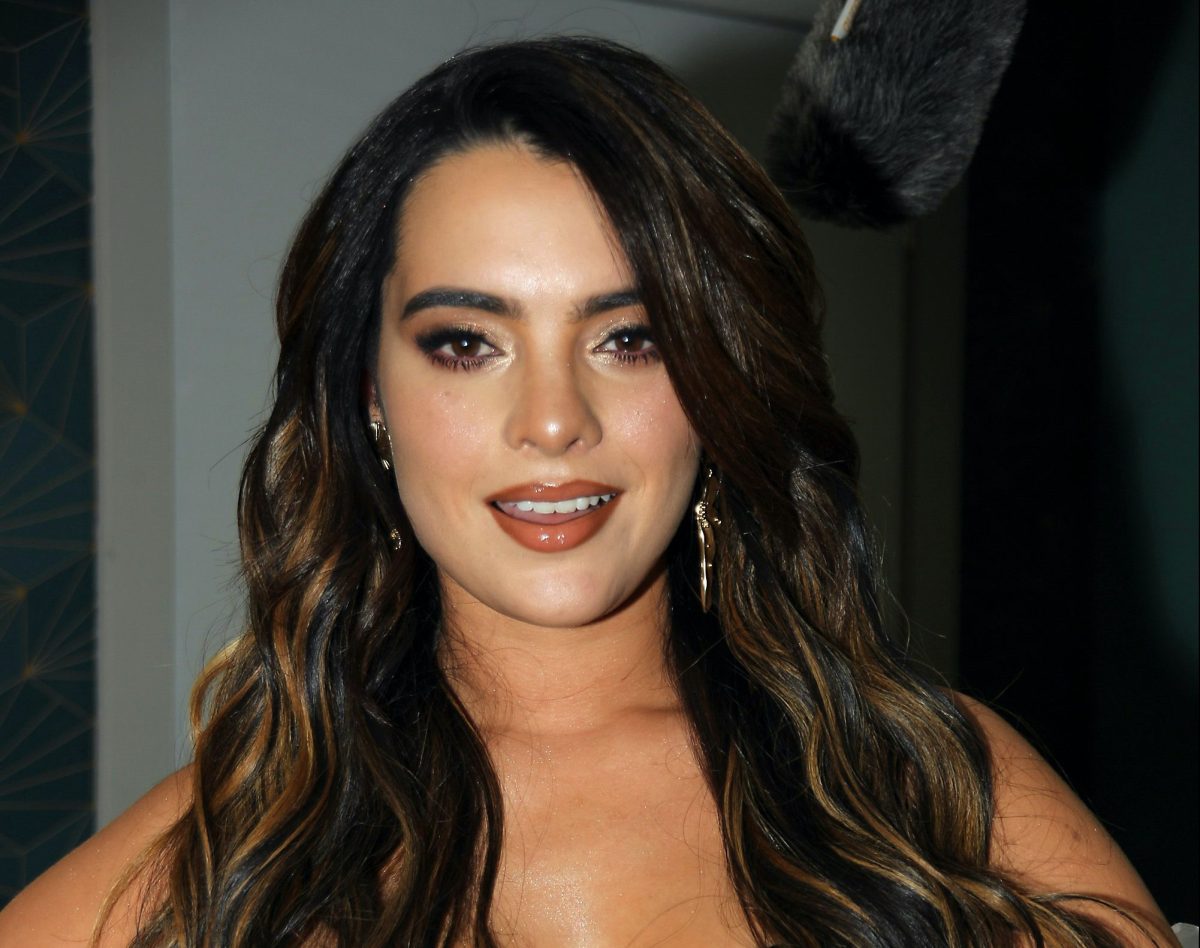 A Scarlet Gruber se le rompió el zipper y se le abrió todo el vestido ...