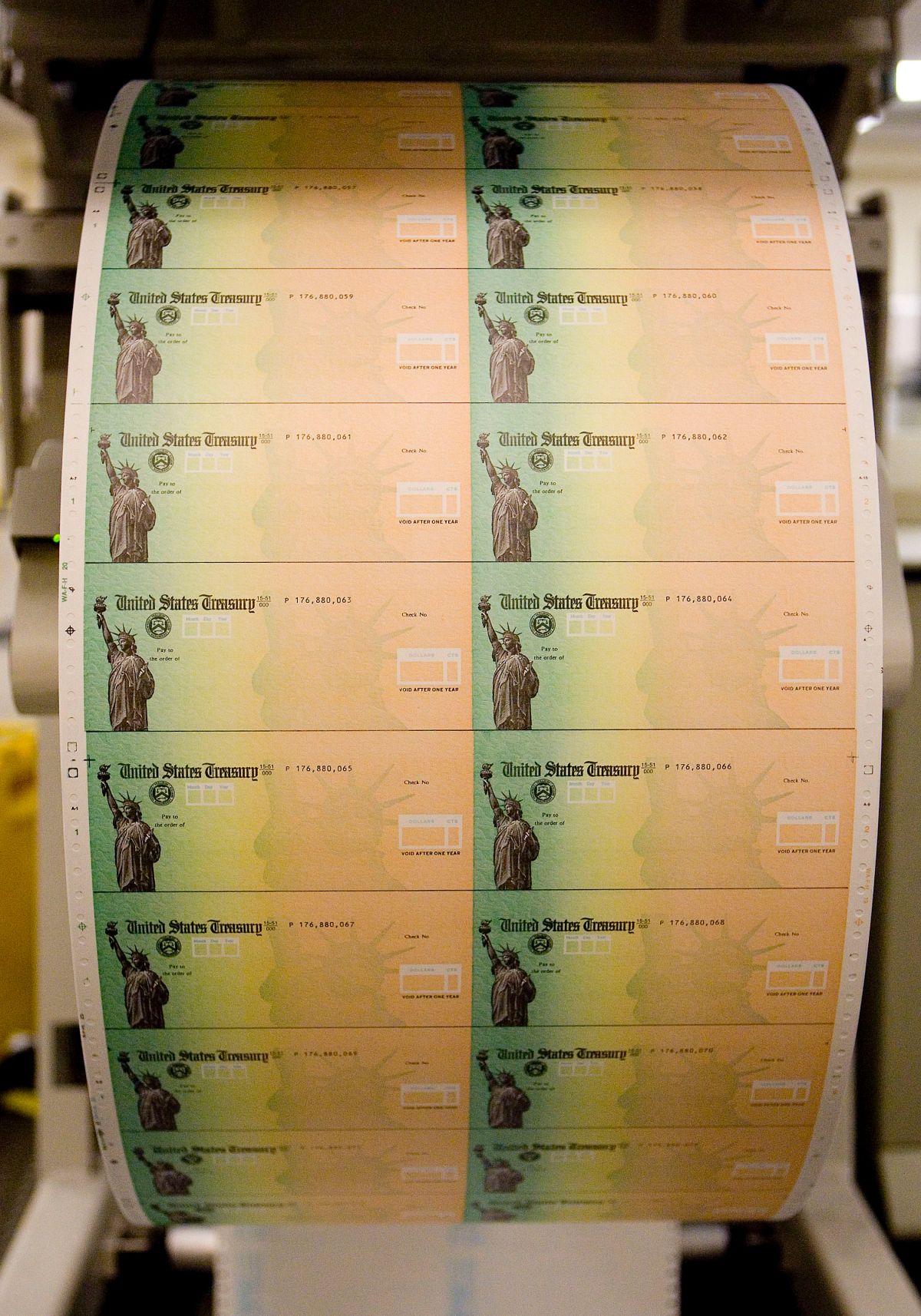 Las personas que recibirían cartas del IRS para reclamar créditos ...