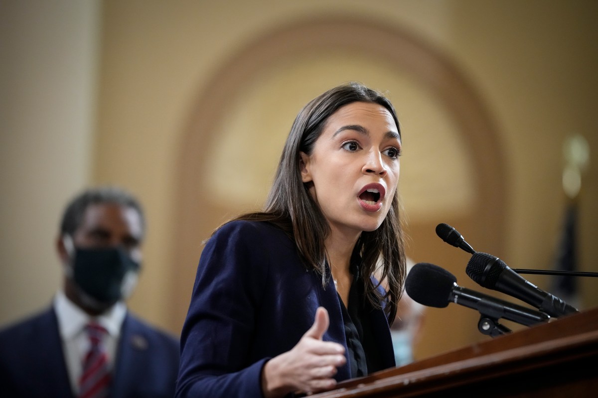 Alexandria Ocasio Cortez Califica A Facebook Como Un Cáncer Luego De