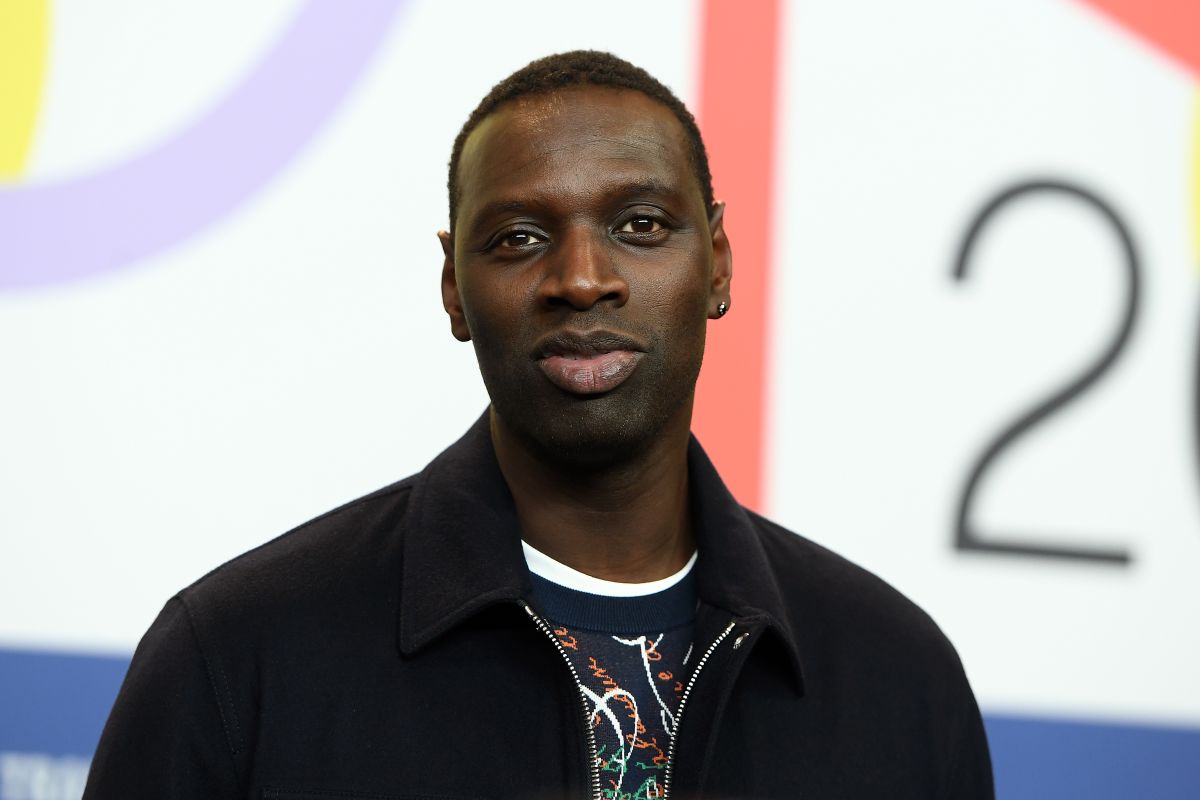 Omar Sy, protagonista de la serie ‘Lupin’, firmó un contrato con ...