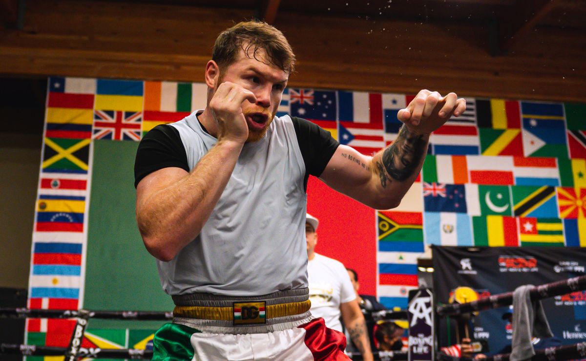 Tremendo lujo: Canelo Álvarez presume de su ropa con diamantes mientras ...