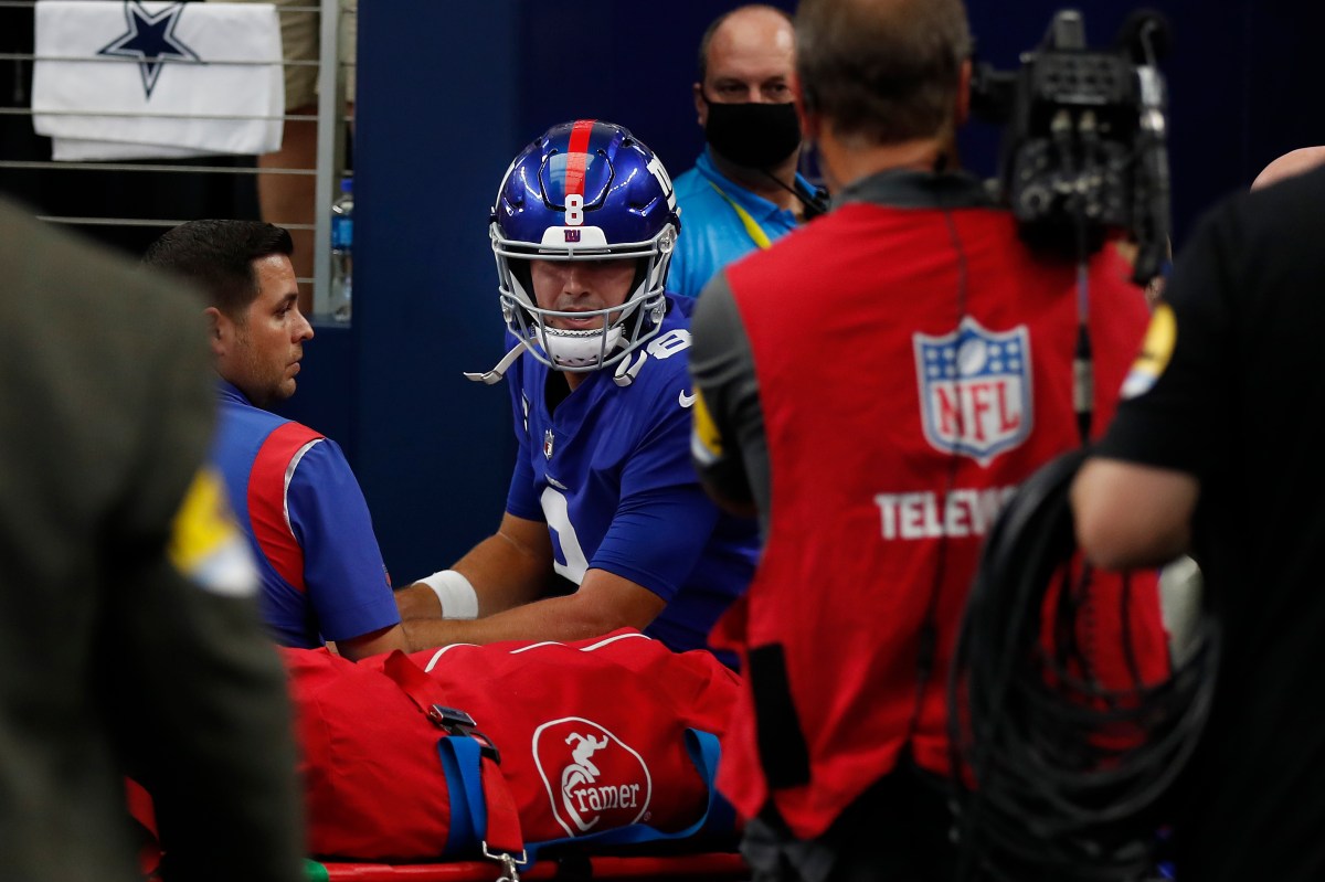 Dramático: mariscal de los New York Giants sufre conmoción cerebral y ...