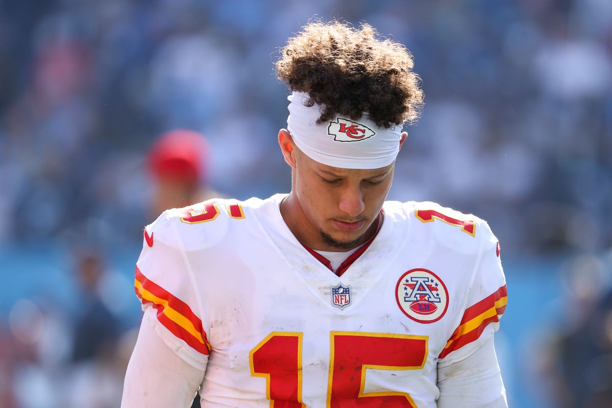 Video Patrick Mahomes Recibe Fuerte Rodillazo En La Cabeza Y Queda Video Patrick Mahomes Recibe Fuerte Rodillazo En La Cabeza Y Queda