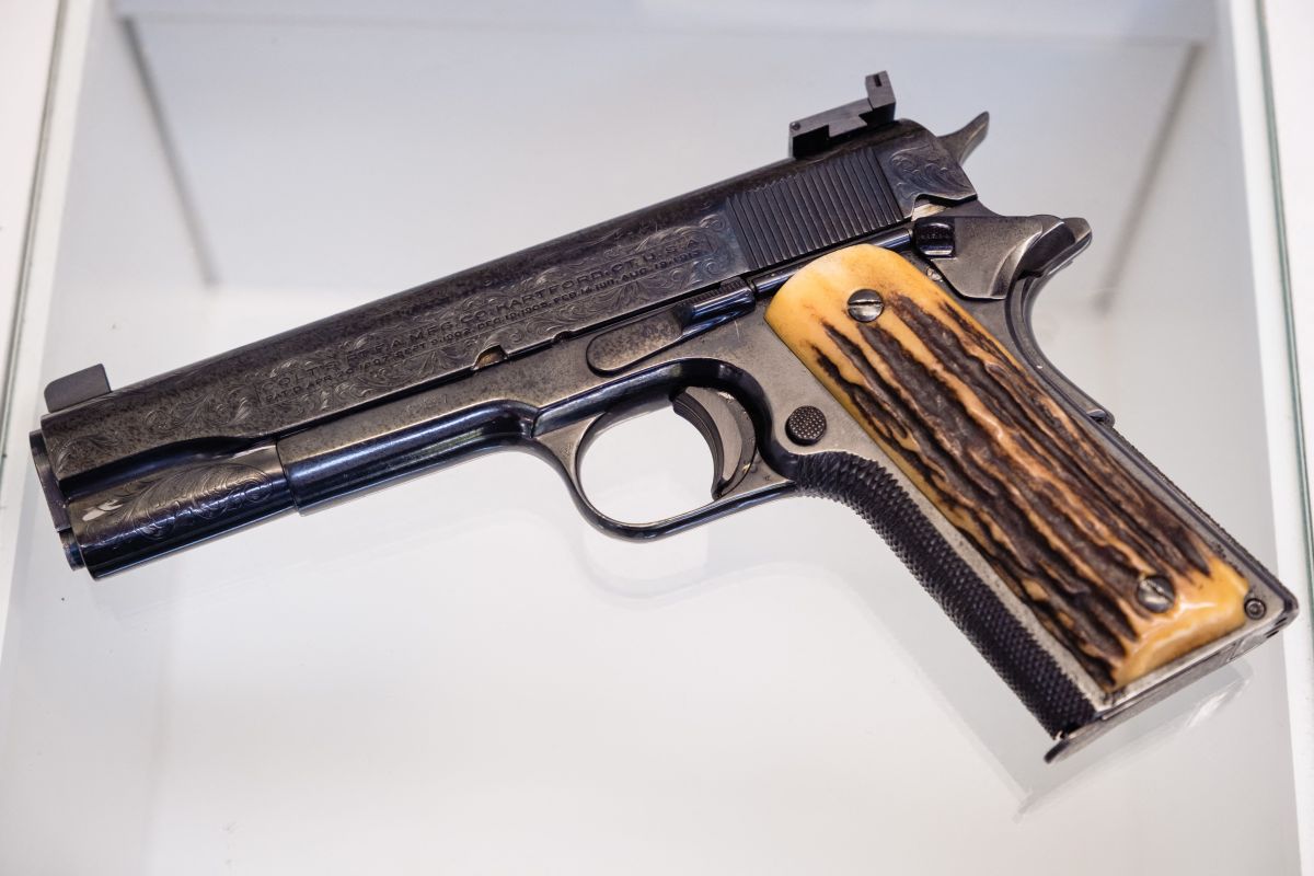 Subastarán pistola y otras posesiones de Al Capone - El Diario NY