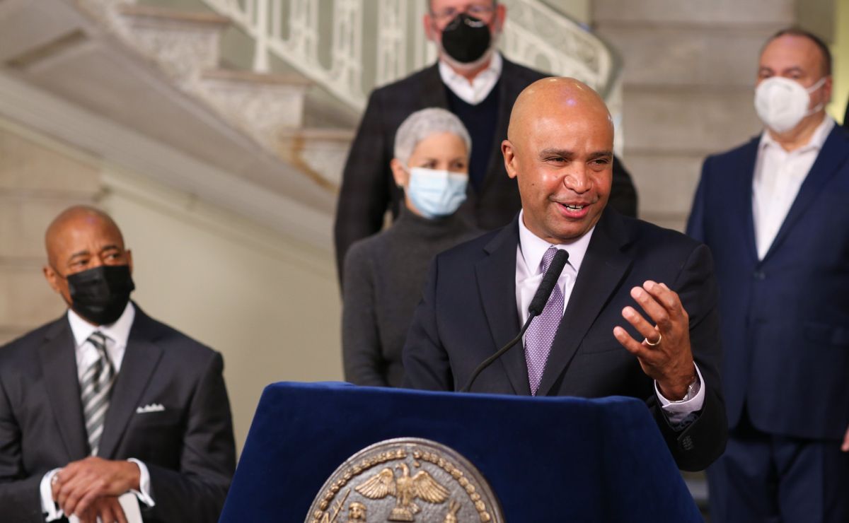 Adams nombra a Adolfo Carrión para liderar agencia encargada de la ...