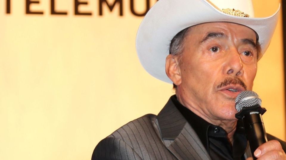 Video: El padre de Jenni Rivera, Don Pedro, muestra la casa de su ex ...
