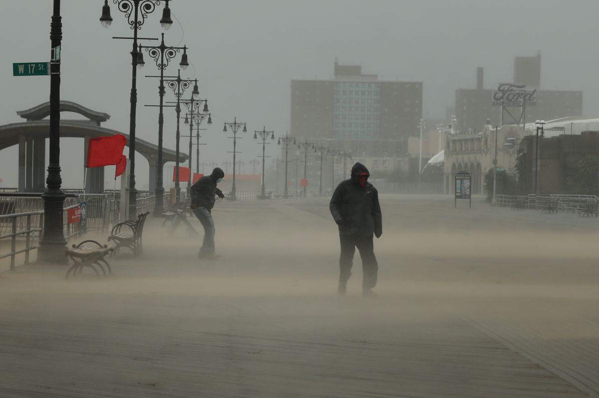 La costa este se prepara para una tormenta invernal con fuertes vientos ...
