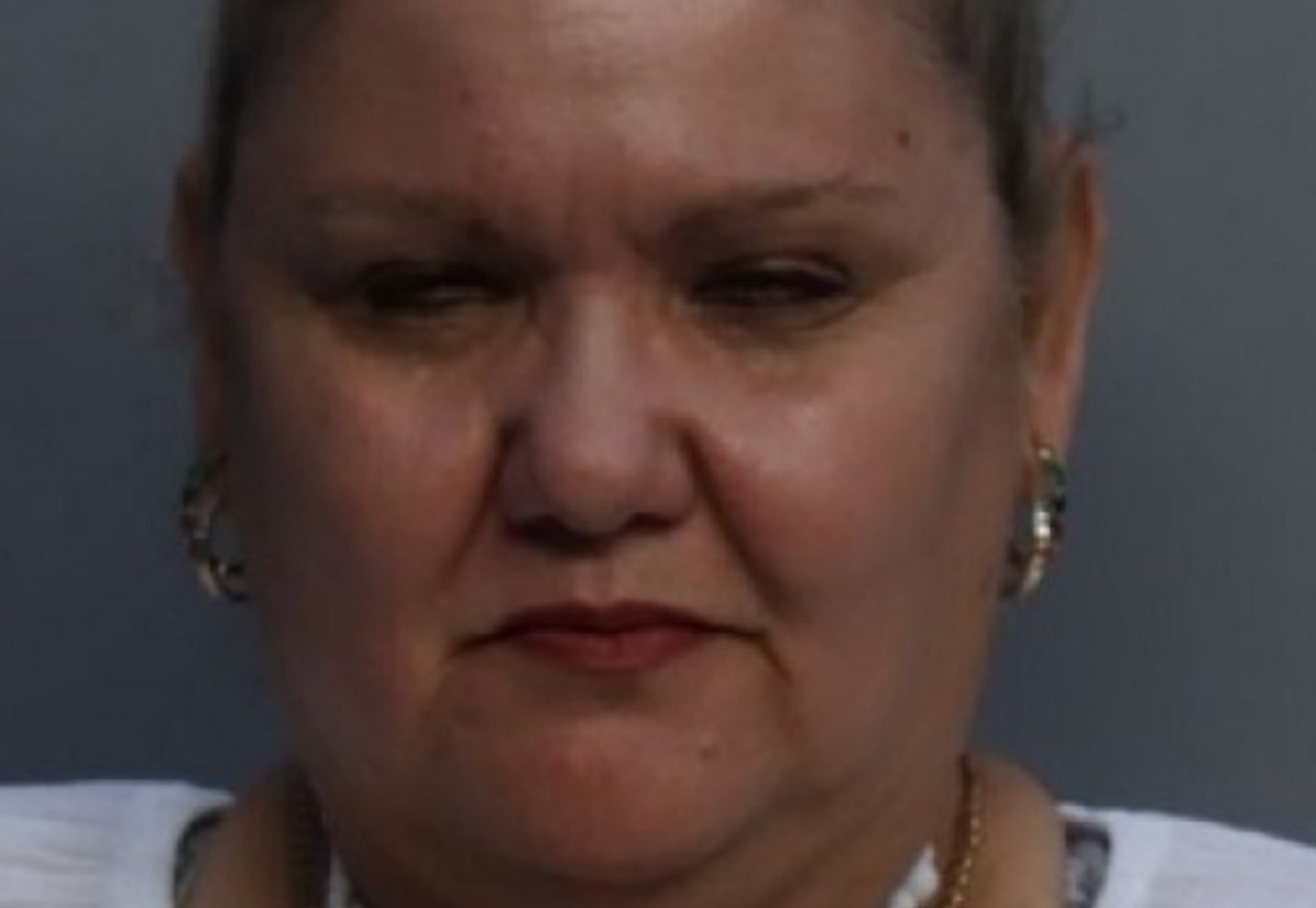 Mujer estafó por más de $15,000 a migrantes en Florida haciéndose pasar ...