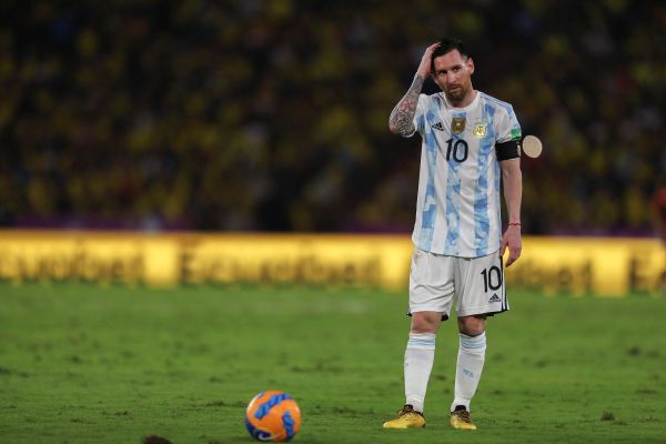 “Calma, calma”: Lionel Messi es sorprendido por un fanático de Ecuador ...