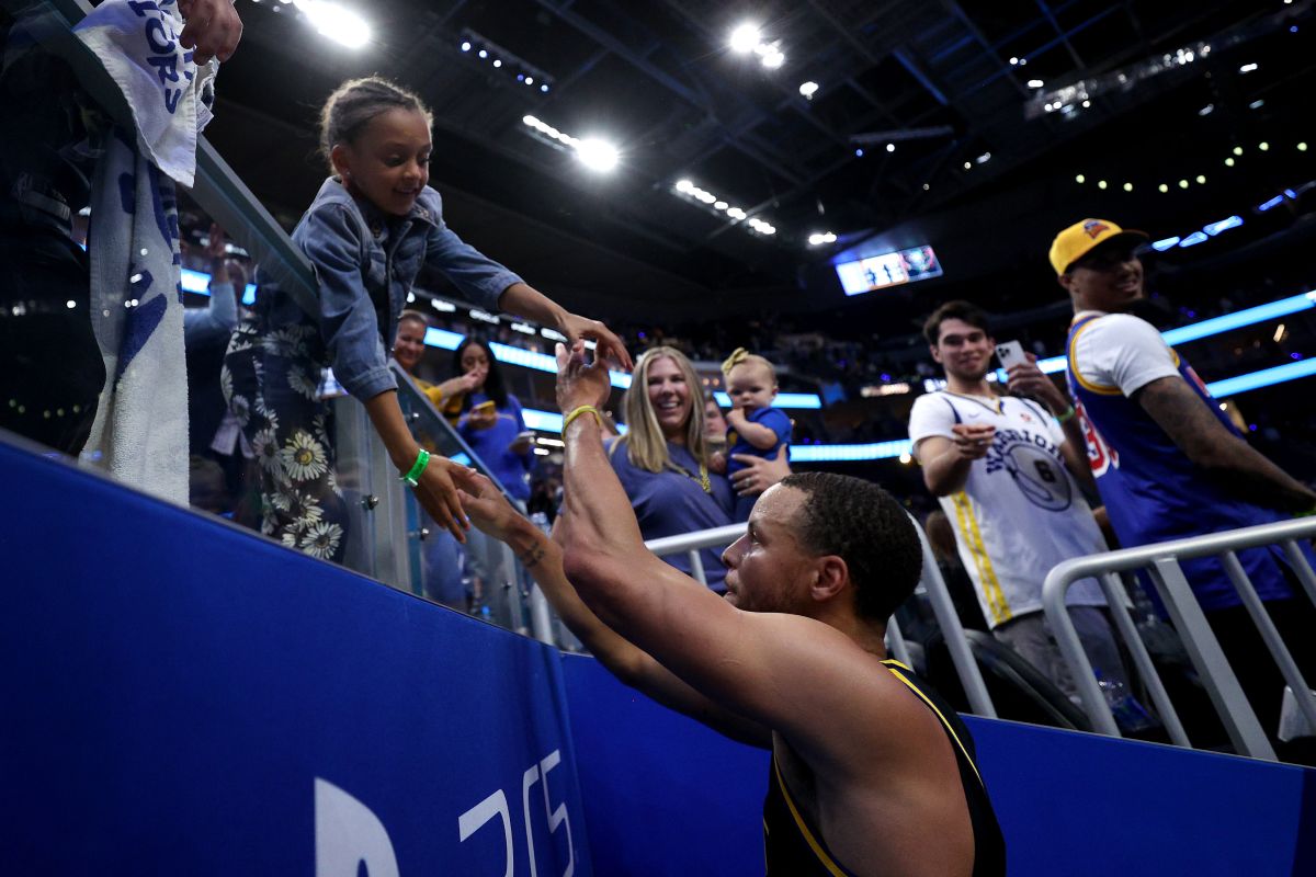 El mejor padre: Stephen Curry celebró la clasificación con un baile con ...