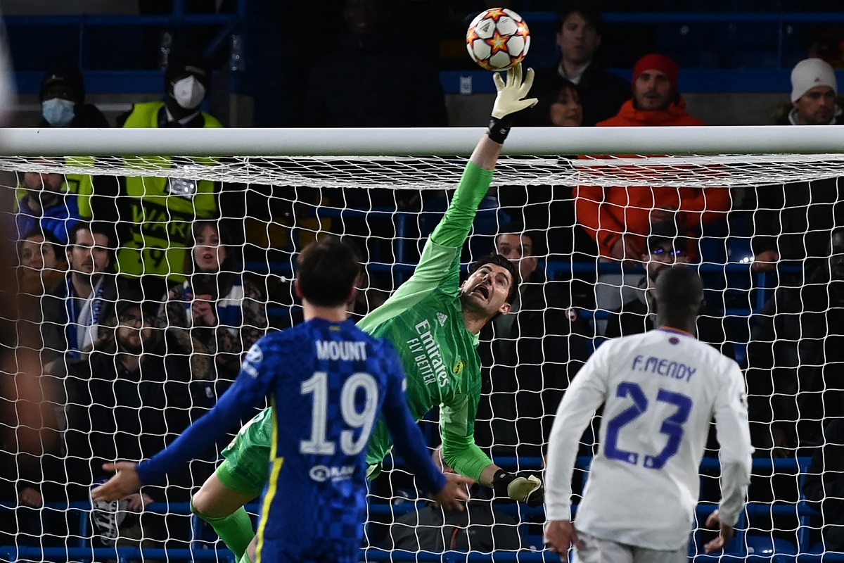 ¡Una atajada imposible! Espectacular volada de Courtois en el triunfo del Real Madrid en Londres ...