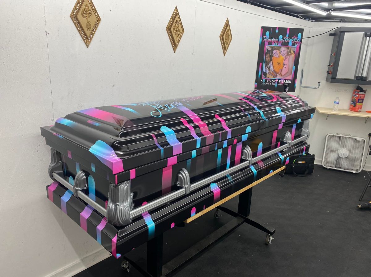 Ataúd de TikTok para Alexis Pierson, adolescente asesinada que quería ...