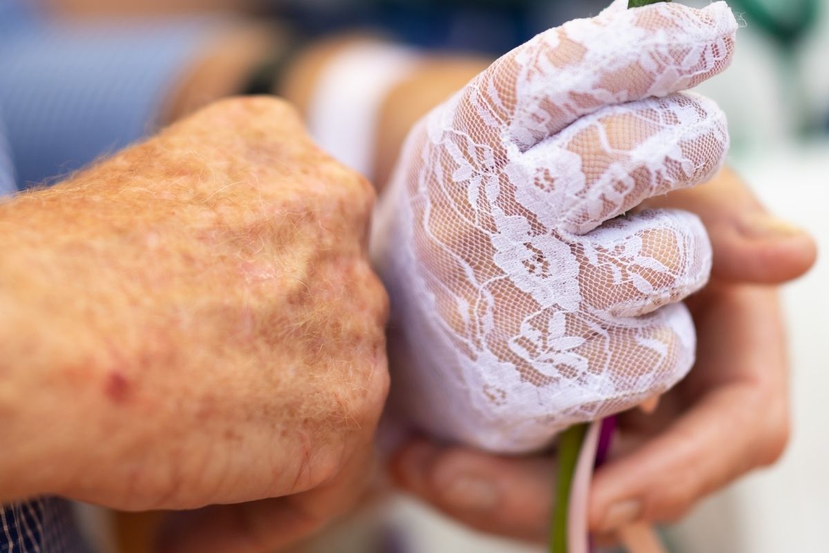 Padre E Hija Se Convirtieron En Padres De 2 Hijos Tras Relación