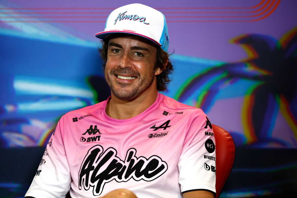 Fernando Alonso presenta a su nueva conquista mientras disputa el Gran ...