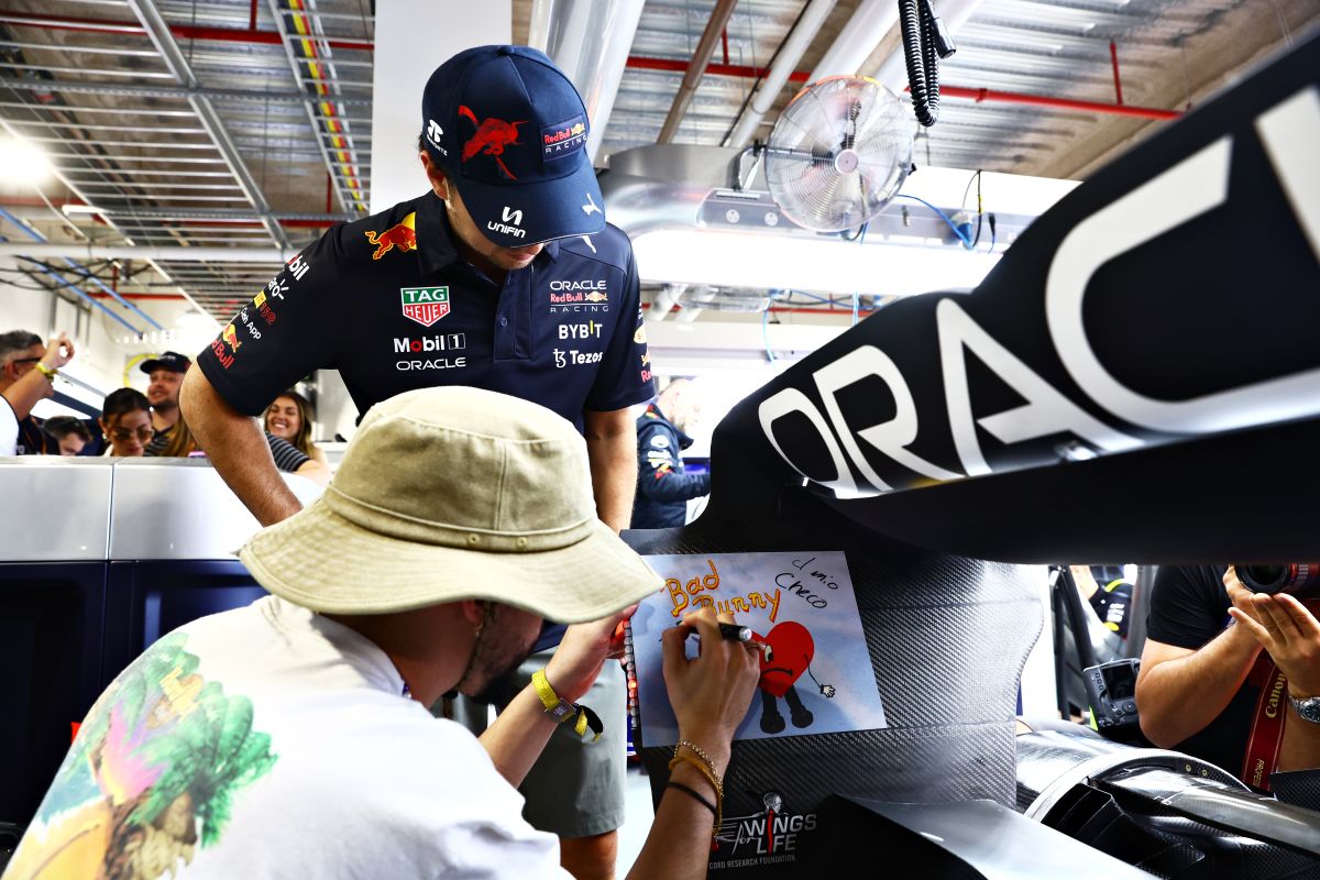Todo un “Rockstar”: Checo Pérez llegó con Bad Bunny al GP de Miami - El ...