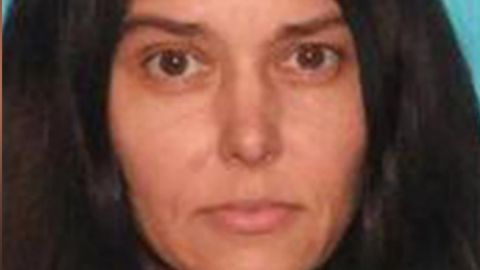 Veinte años después, acusan a mujer de matar a puñaladas a su novio y ...