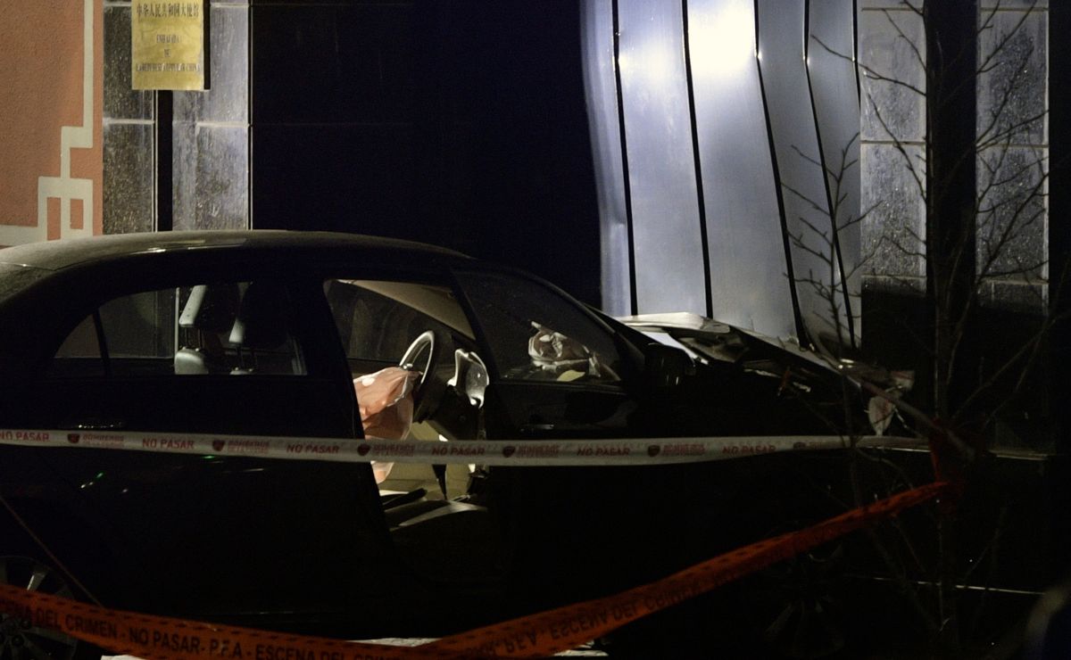 Hombre atropella peatón y huye con el torso de la víctima incrustado en ...