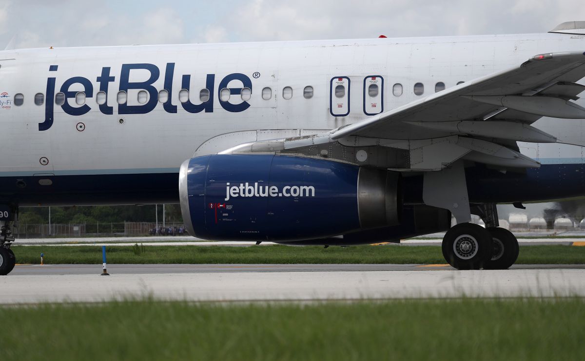 Pasajero de JetBlue amenaza con navaja de afeitar a otra viajera en ...