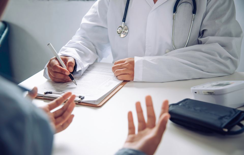 Cirujano pervertido en El Bronx abusó de una paciente joven: sentencia ...