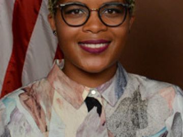 Senadora demócrata de Rhode Island pide votos para reelección haciendo ...