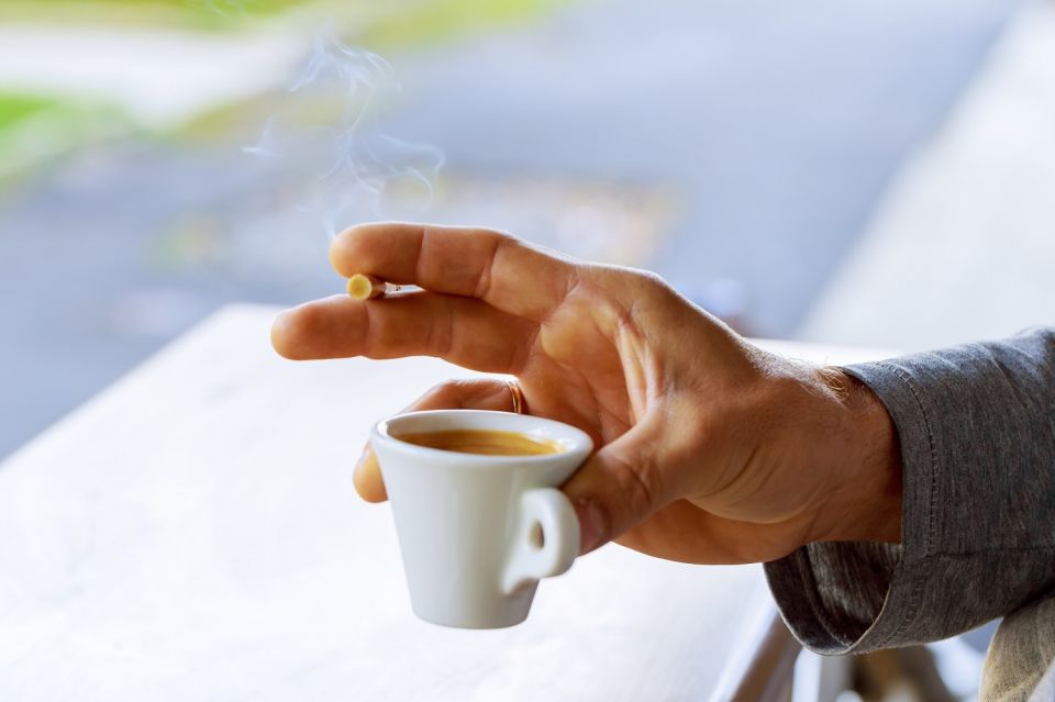 Por qué los fumadores de cigarrillos quieren su café por la mañana - El ...