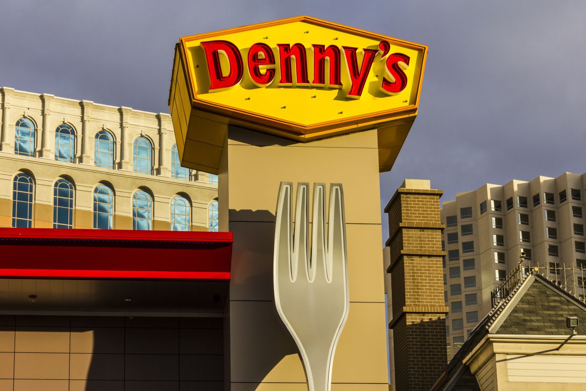 Denny’s anuncia menú económico que incluye 10 platillos con precios ...