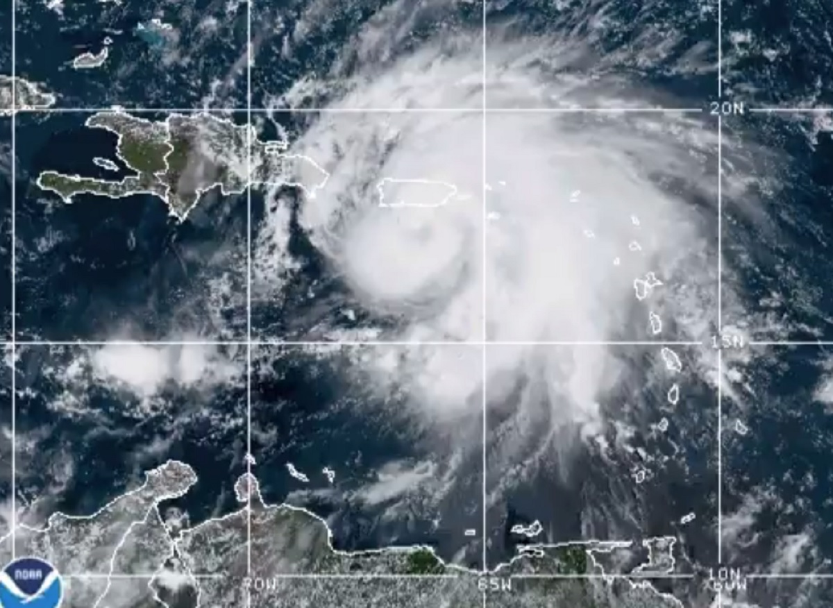 Huracán Fiona impacta Puerto Rico; hay recortes eléctricos y ríos ...