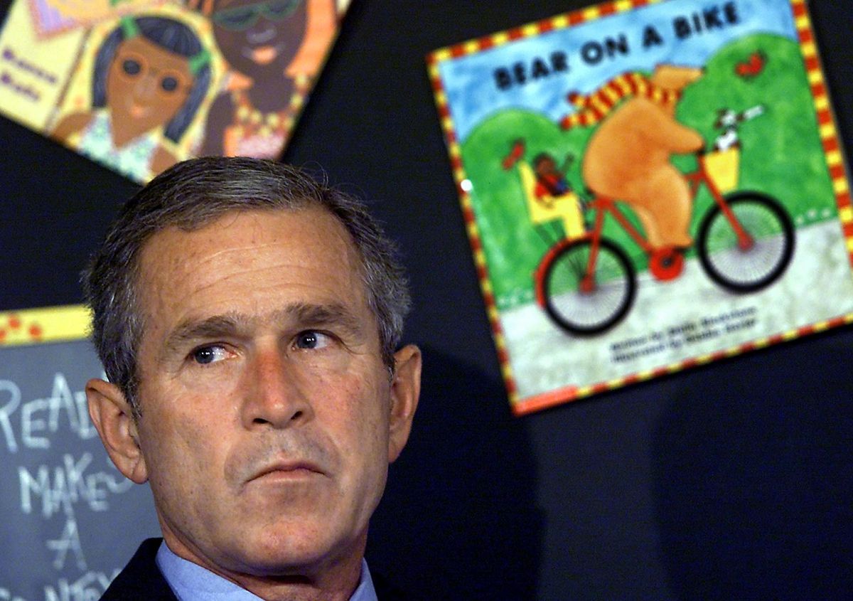 Cámaras captaron el inquietante momento en que George W. Bush se enteró ...