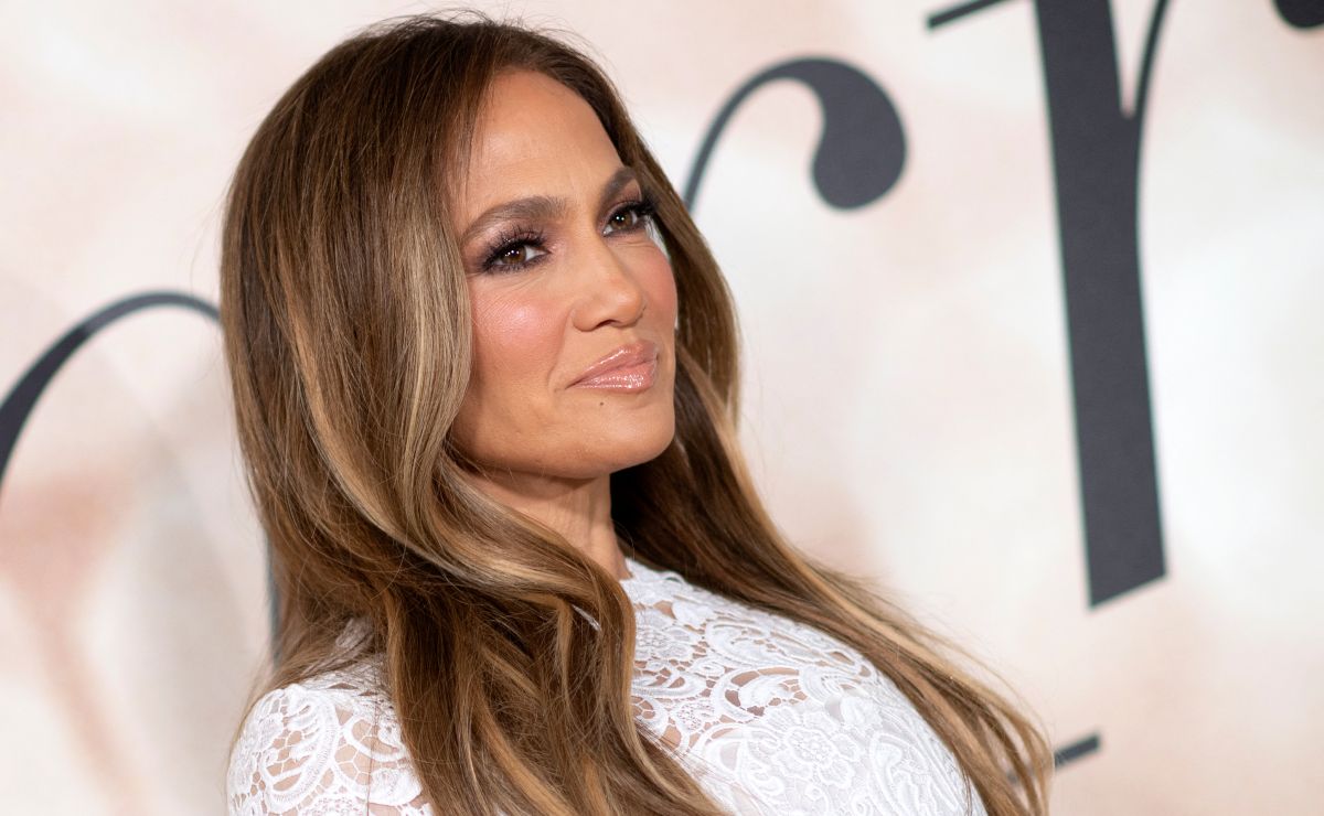 Jennifer Lopez modela sin ropa para su nueva línea de zapatos - El ...