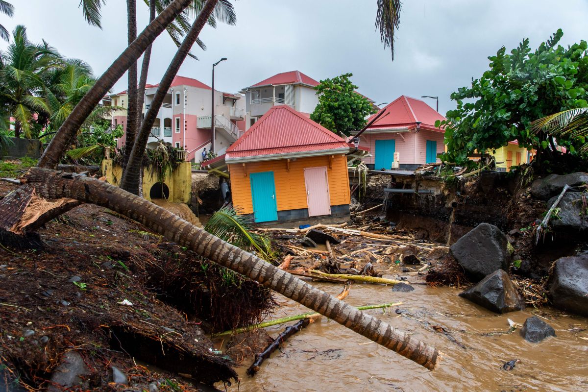 Tormenta tropical Fiona se convierte en huracán provocando estado de ...