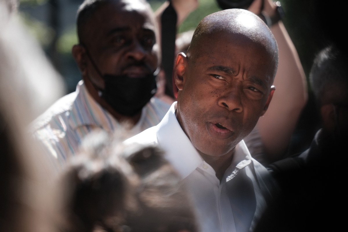 Alcalde Eric Adams visitó Puerto Rico para conocer los daños causados ...