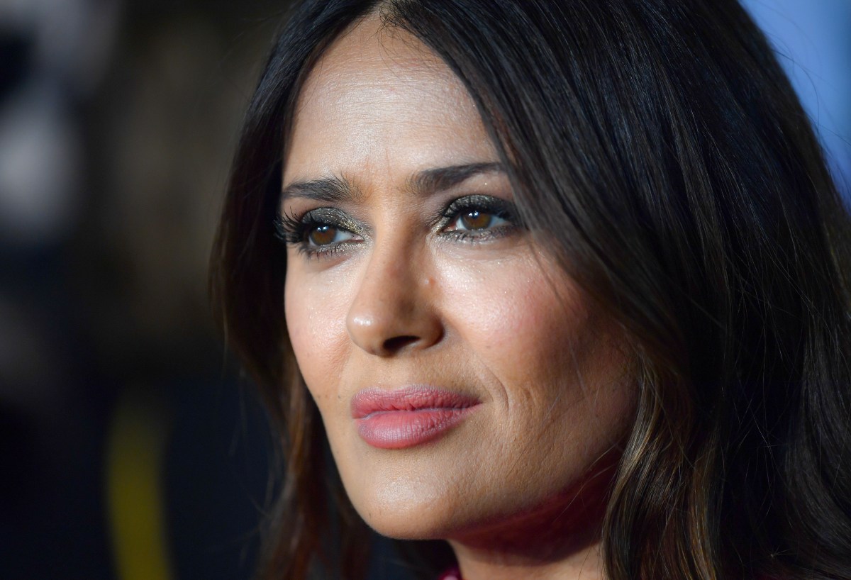 Salma Hayek hace alarde de sus hermosas curvas luciendo impactante bikini rojo - El Diario NY