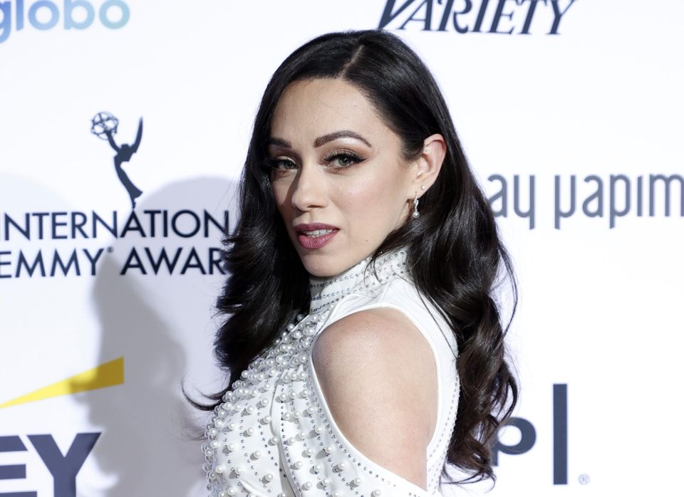 Rosy McMichael lanza su colección de maquillaje con Beauty Creations ...