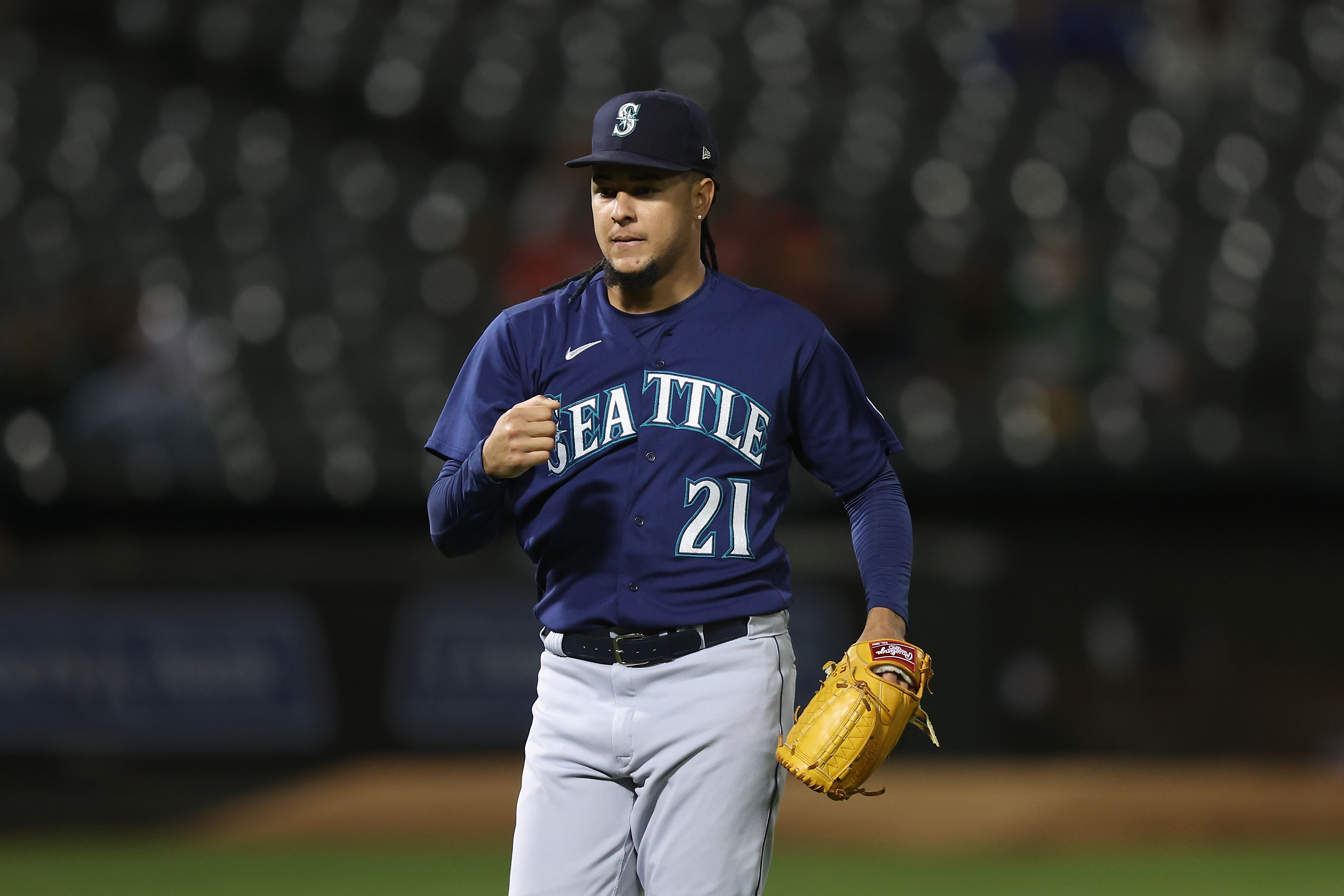 Dominicano Luis Castillo pacta millonaria extensión con los Seattle ...