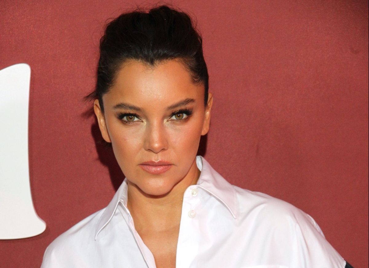 Sara Maldonado se presentó ante la prensa llevando una camisa transparente y dejó ver sus ...