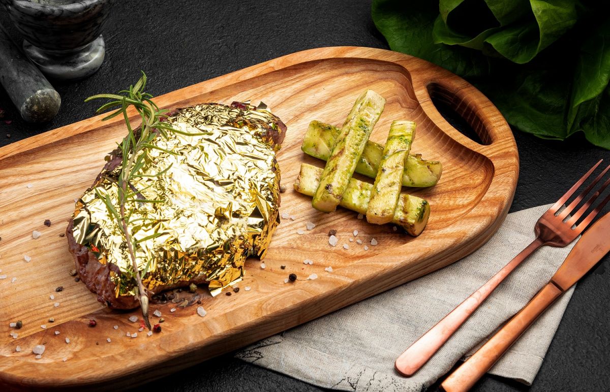 Más extravagante que el de Salt Bae: restaurante en Dubai sirve filete ...