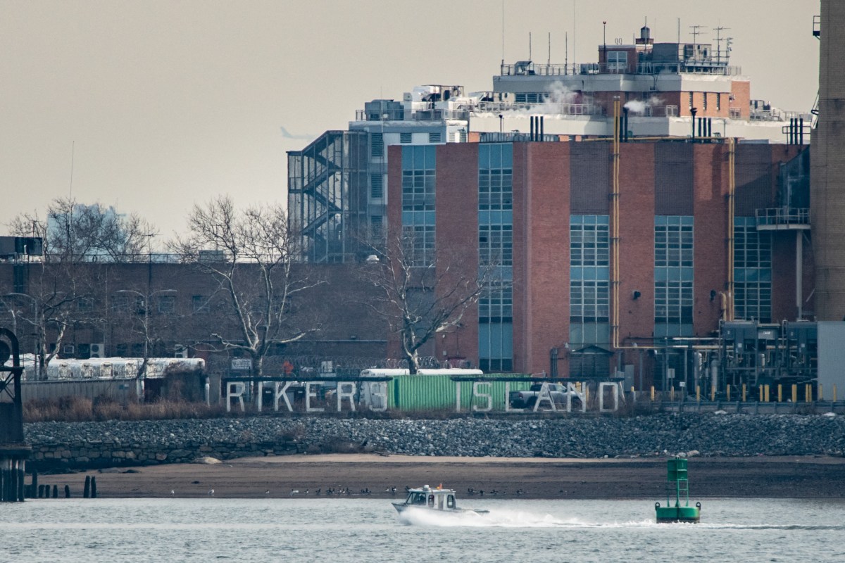 Preso saltó al vacío en Rikers Island de Nueva York; estaba acusado de ...