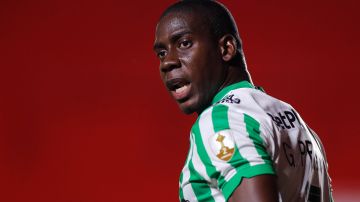 Futbolista se bajó el short y mostró sus partes íntimas durante partido ...