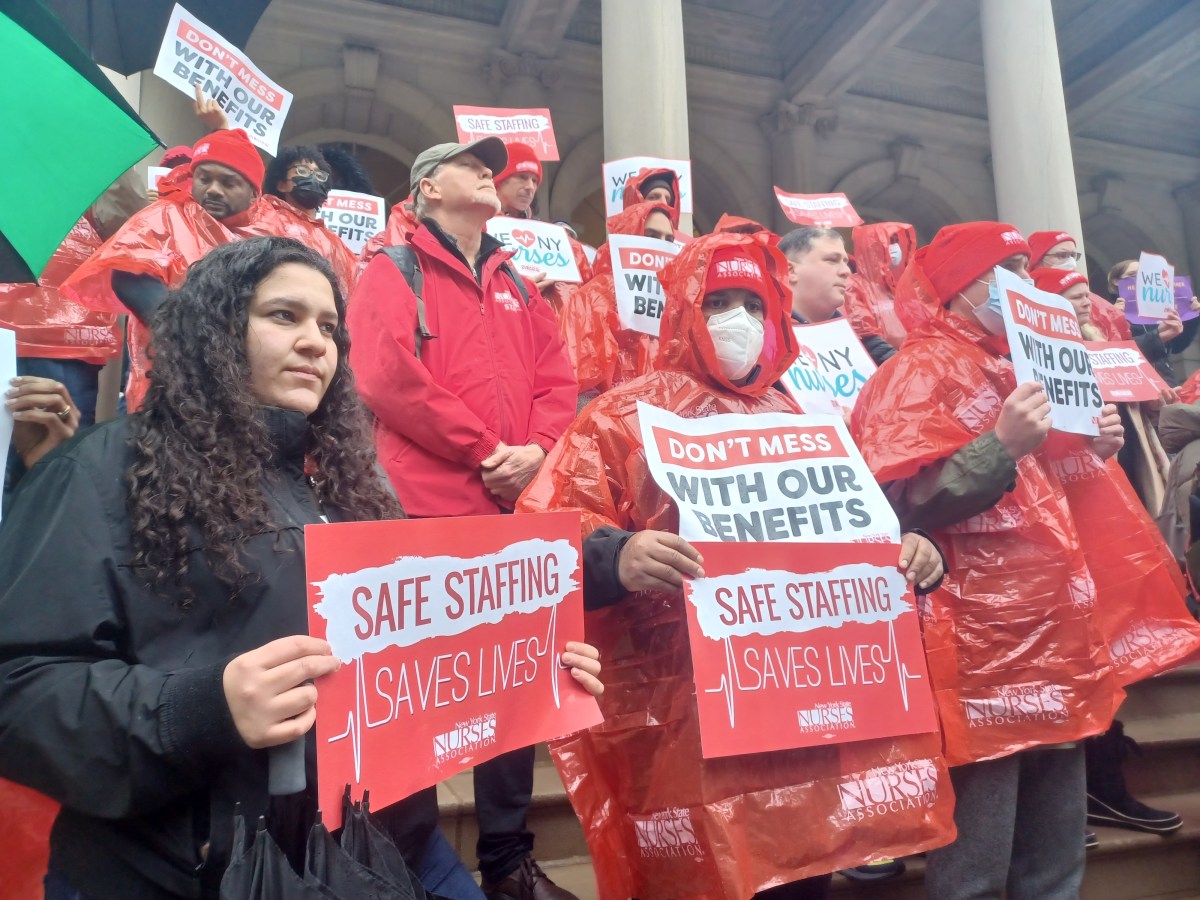 12,000 enfermeras de NYC podrían ir a huelga el 9 de enero - El Diario NY