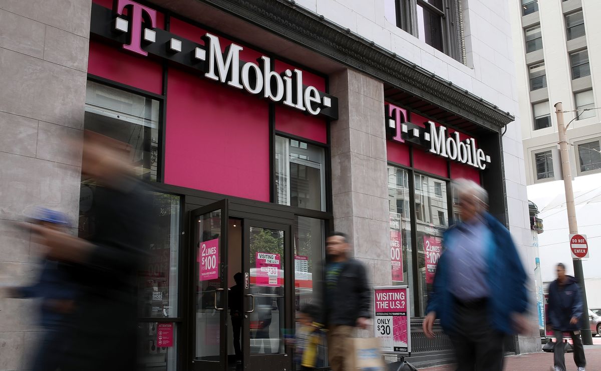 T-Mobile continúa recordando a los latinos que se acostumbren a recibir ...